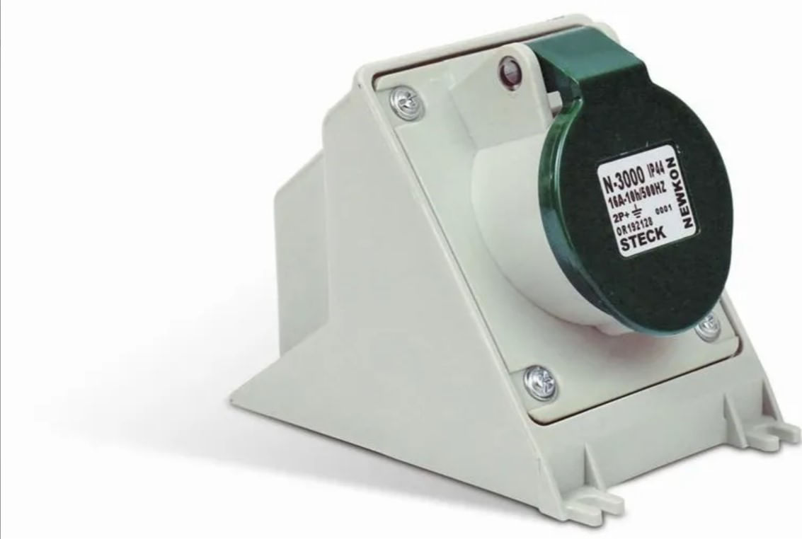 Tomada Sobrepor Fêmea 3 Polos + Neutro + Terra 16A 690V Preto IP44 Com ...